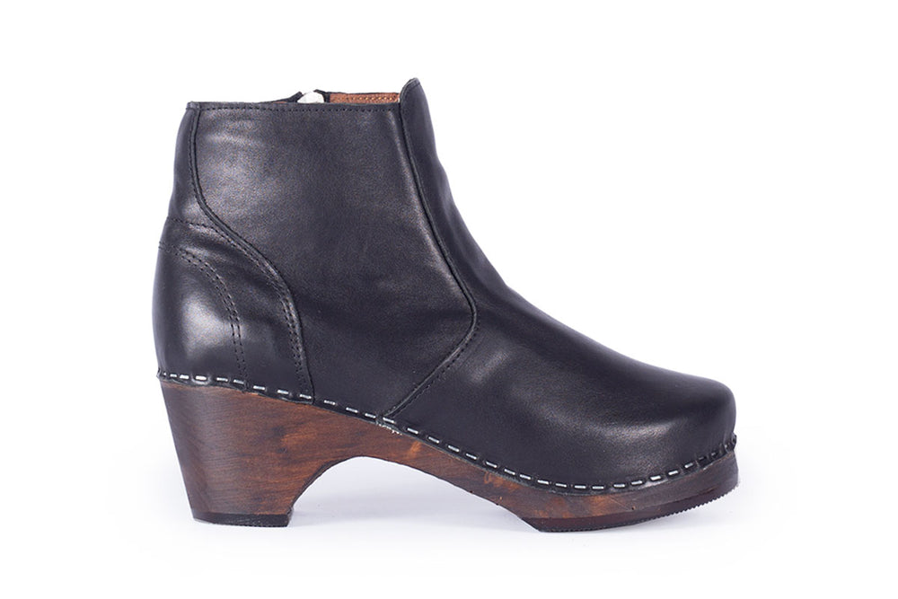 Clog Boots in black leather from Maguba of Sweden